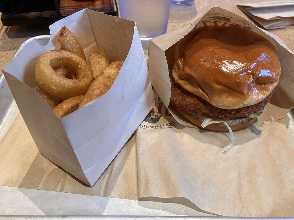 GRIZZLY BURGER - Updated July 2025 - 2385 Parks Hwy, Denali National ...