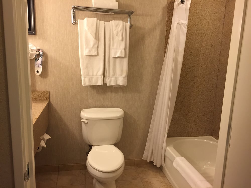 HOLIDAY INN & SUITES GREEN BAY STADIUM BY IHG - Updated January 2026 ...