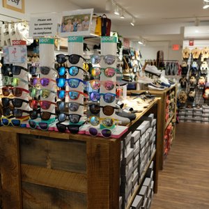 RED’S SHOE BARN - Updated July 2024 - 15 Photos & 28 Reviews - 35 ...