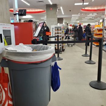 TARGET - Updated June 2025 - 667 Photos & 41 Reviews - 150 E 86th St ...