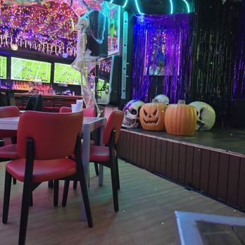 SOCIAL DISTANCE BAR AND GRILL - Updated October 2025 - 38 Photos & 16 ...