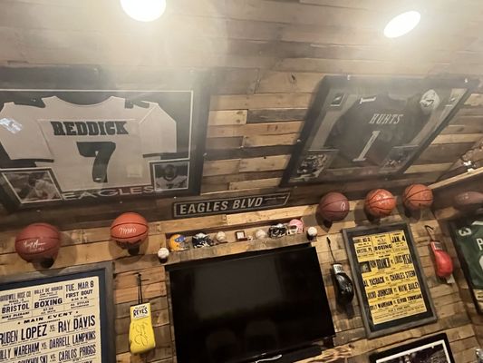 PRISTINE AUCTION - Updated January 2026 - 234 Photos & 424 Reviews - 1095 E Salter Dr, Phoenix ...