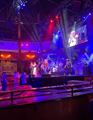 WOLF DEN - Updated December 2025 - 63 Photos & 15 Reviews - 1 Mohegan ...