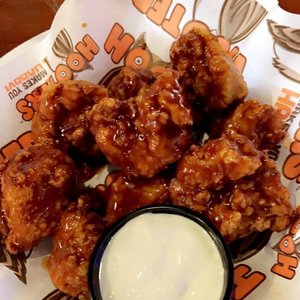 HOOTERS - 76 Photos & 228 Reviews - 1143 Broadway, Saugus, MA - Menu - Yelp