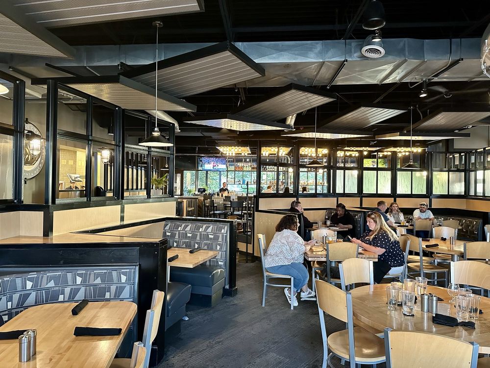 DESTIHL RESTAURANT & BREW WORKS - Updated July 2024 - 661 Photos & 870 ...