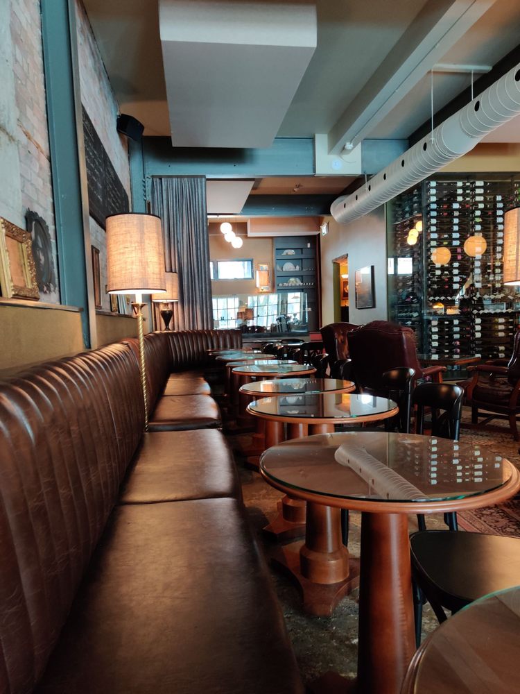 LE ROSELINE - 12 Photos - 5014 Boulevard Saint-Laurent, Montréal ...