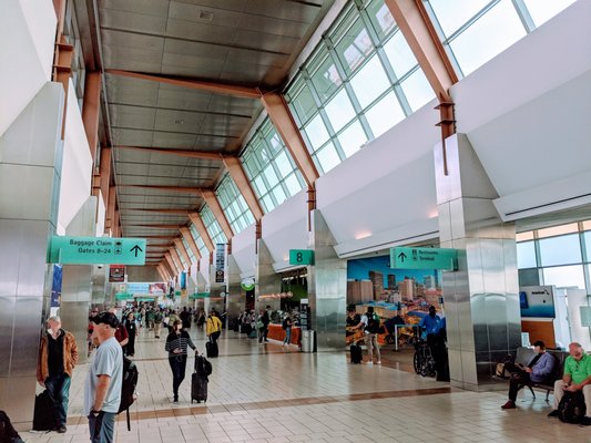 WILL ROGERS WORLD AIRPORT - OKC - 464 Photos & 346 Reviews - 7100 ...