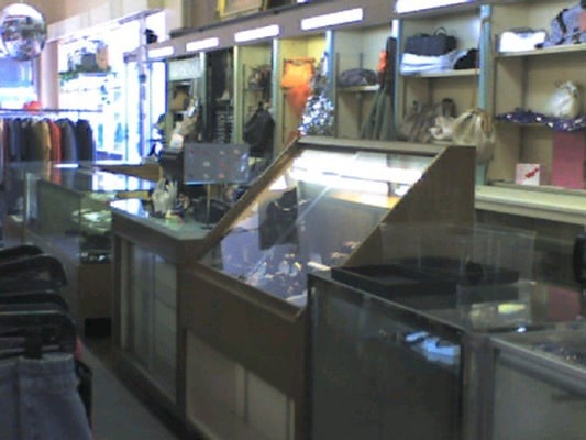 REPEAT PERFORMANCE - 26 Photos & 60 Reviews - 1429 N Van Ness Ave ...