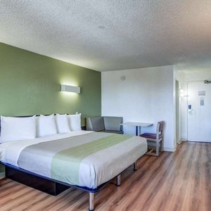 HOLIDAY MOTEL - Updated January 2025 - 4475 S Broadway, Englewood ...