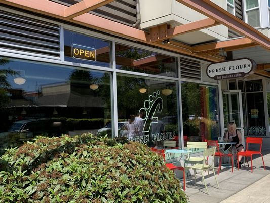 FRESH FLOURS - Updated December 2025 - 272 Photos & 199 Reviews - 1624 ...