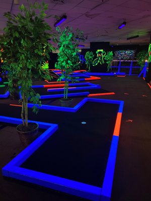 GLOW PUTT MINI GOLF - Updated June 2024 - 166 Photos & 114 Reviews - 45 ...