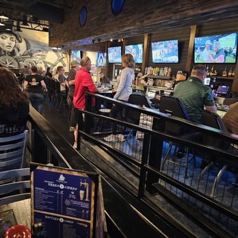 FLOWING TIDE PUB 10 - Updated August 2025 - 94 Photos & 67 Reviews ...