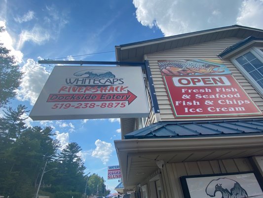 WHITECAPS RIVERSHACK - Updated October 2025 - 59 River Road, Grand Bend ...