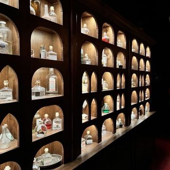 THE WHITE RABBIT - Updated May 2024 - 498 Photos & 362 Reviews - 207 N ...