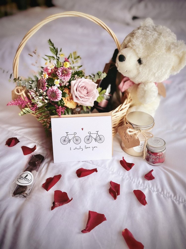 FLORA BORA BLOOMS - Updated December 2024 - Request Information - 17 Photos - 369 Spokane Street ...