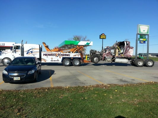 MIDWEST TOWING & RECOVERY - Updated October 2025 - 26 Photos & 24 ...