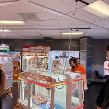 KIDDLETON - Updated December 2025 - 128 Photos & 51 Reviews - 335 E 2nd ...