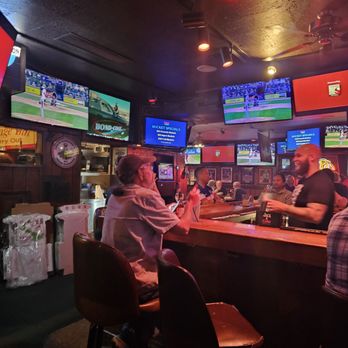 VILLAGE INN PIZZERIA SPORTS BAR & GRILL - Updated January 2026 - 289 ...