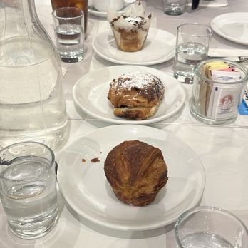 FRIEDA - Updated July 2025 - 389 Photos & 285 Reviews - 320 Walnut St ...