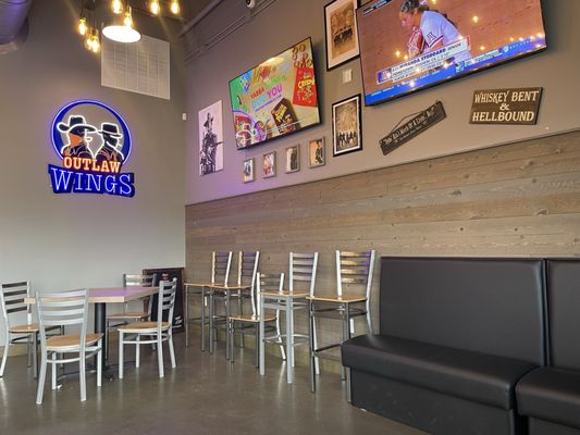 OUTLAW WINGS - Updated July 2024 - 20 Photos & 19 Reviews - 5823 E ...