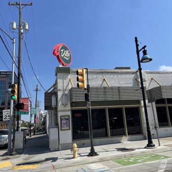 DILLY DINER - Updated October 2025 - 851 Photos & 637 Reviews - 402 E ...