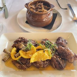 THE MAPLE LEAF - Updated August 2024 - 587 Photos & 394 Reviews - 137 ...