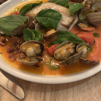 ROE - Updated January 2026 - 55 Photos & 32 Reviews - 207 Unity St ...