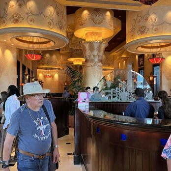 THE CHEESECAKE FACTORY - Updated December 2024 - 902 Photos & 885 ...