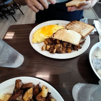 RED FOX DINER - Updated December 2025 - 135 Photos & 147 Reviews - 2041 ...