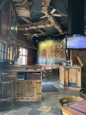BULLSEYE SALOON - 52 Photos & 54 Reviews - Place Saint-Bernard, Mont ...
