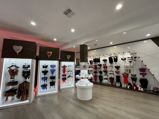 CUPID’S CLOSET - Updated March 2025 - 134 Photos & 74 Reviews - 12201 ...