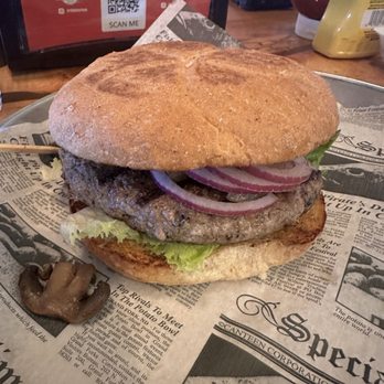 TOWN HALL BURGER & BEER - DURHAM - Updated July 2025 - 526 Photos & 572 ...