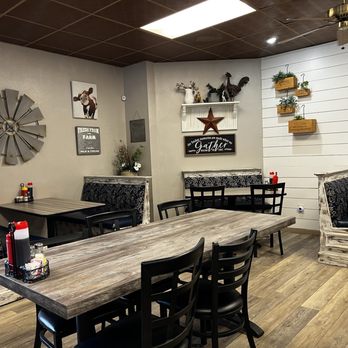 THE RUSTY ROOSTER - Updated March 2025 - 269 Photos & 208 Reviews ...