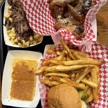 OFF THE RAILS BARBEQUE AND DRAFTHOUSE - Updated August 2025 - 123 ...