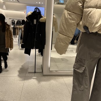 ZARA - Updated January 2026 - 40 Photos & 109 Reviews - 1056 Robson ...