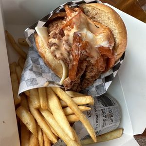 ALI’S HOT CHICKEN & SMASH BURGER - 11 Photos - 320 SE Baseline St ...