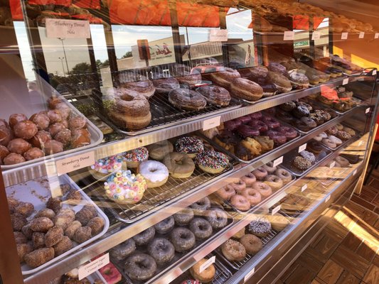 CRONUTS DONUTS - 19 Photos & 23 Reviews - Donuts - 1313 W Walnut St ...