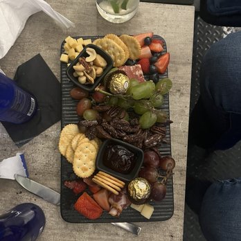 WEEZY’S - Updated June 2024 - 76 Photos & 27 Reviews - 200 Bennett St ...