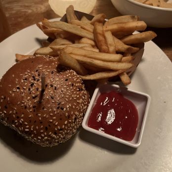 HOWELL’S KITCHEN AND BAR - Updated August 2024 - 451 Photos & 410 ...