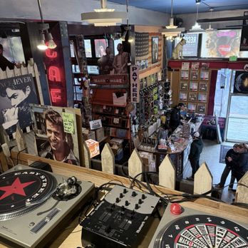 EASY STREET RECORDS & CAFE - Updated August 2025 - 806 Photos & 725 ...