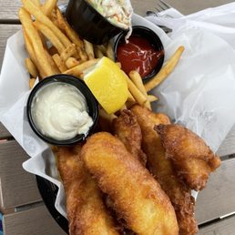 LUCKY FISH BEACH BAR & GRILL - Updated April 2026 - 1131 Photos & 921 ...