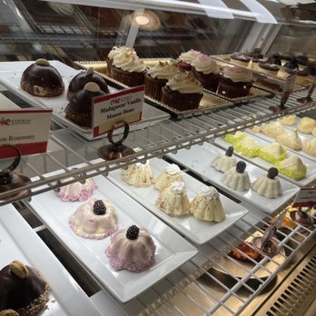 ALASKA CAKE STUDIO - Updated December 2025 - 157 Photos & 135 Reviews ...