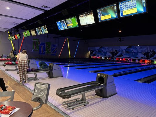 PINZ - Updated October 2025 - 100 Photos & 109 Reviews - 7520 32nd St N ...