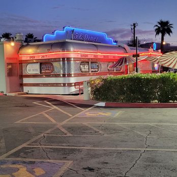 5 & DINER - Updated December 2024 - 530 Photos & 566 Reviews - 5220 N ...