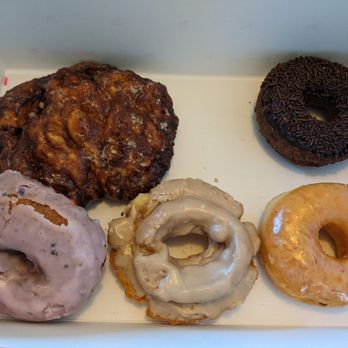 BANBURY CROSS DONUTS - Updated December 2024 - 312 Photos & 514 Reviews ...