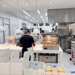 PRETTY BIRD HOT CHICKEN - SUGARHOUSE - Updated July 2025 - 312 Photos ...