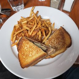 HOPLEAF BAR - Updated January 2026 - 1275 Photos & 2194 Reviews - 5148 ...