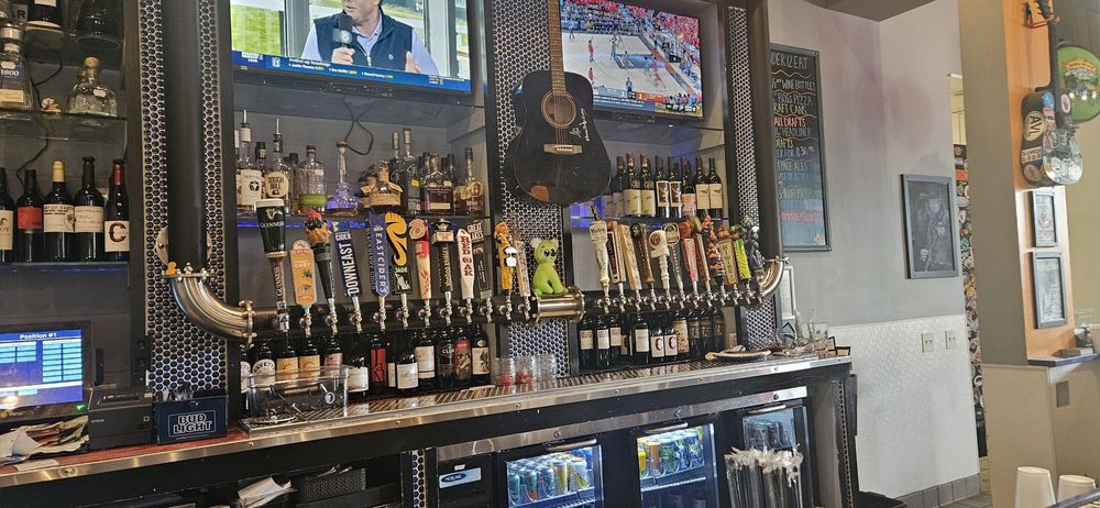 BLUE ROCK PIZZA & TAP - Updated September 2025 - 186 Photos & 76 ...