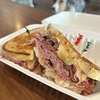 PARKWAY DELI & RESTAURANT - Updated December 2024 - 530 Photos & 926 ...