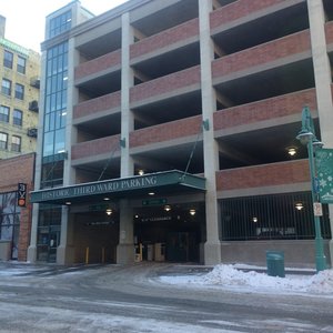 MKE AIRPORT SAVER PARKING - Updated October 2025 - 12 Reviews - 186 ...